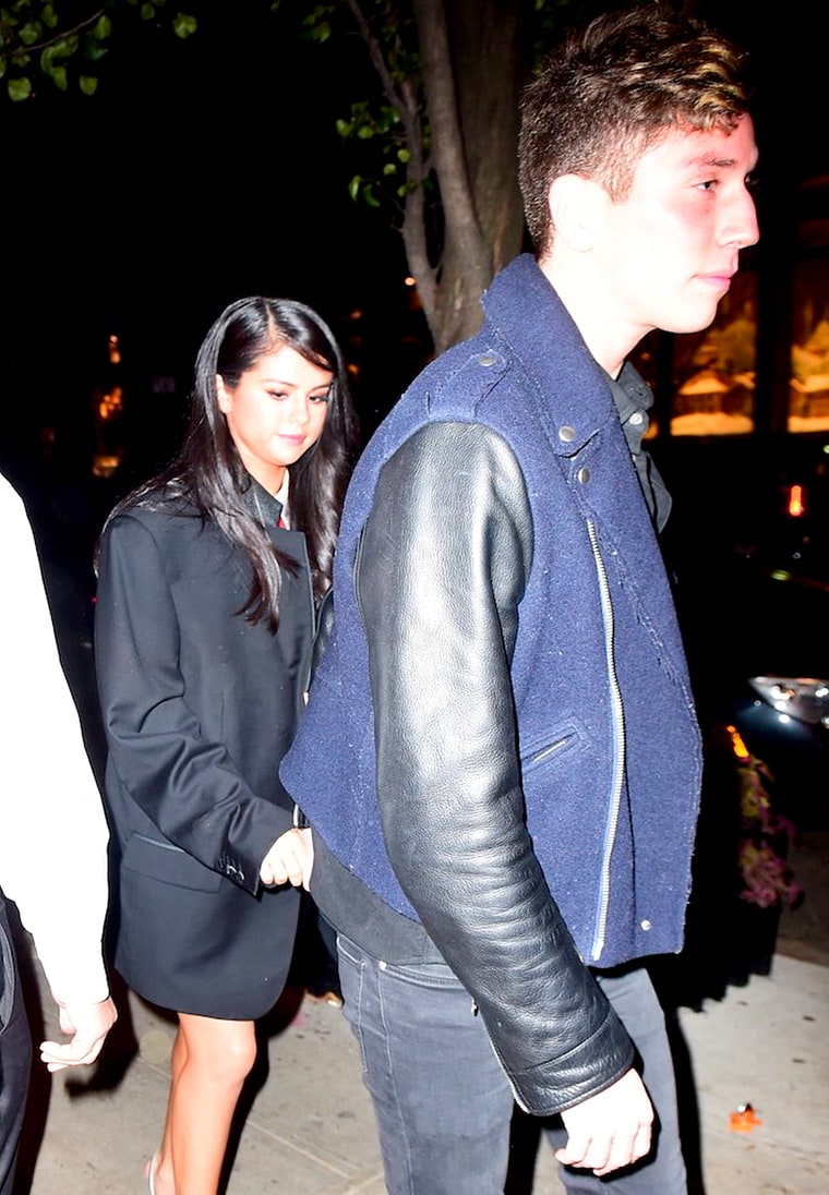 Selena Gomez Holds Hands With New Man Samuel Krost Pics Details Us