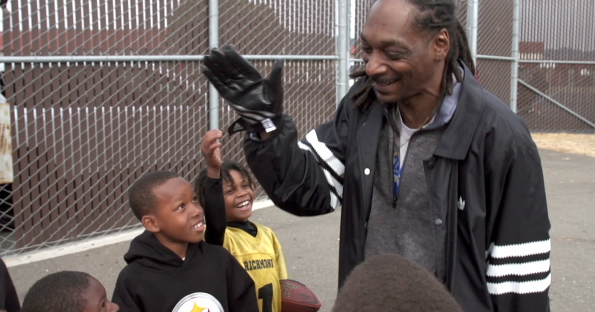 Watch Snoop Dogg s First Trailer For Coach Snoop Series Rolling Stone watch-snoop-dogg-s-first-trailer-for-coach-snoop-series-rolling-stone